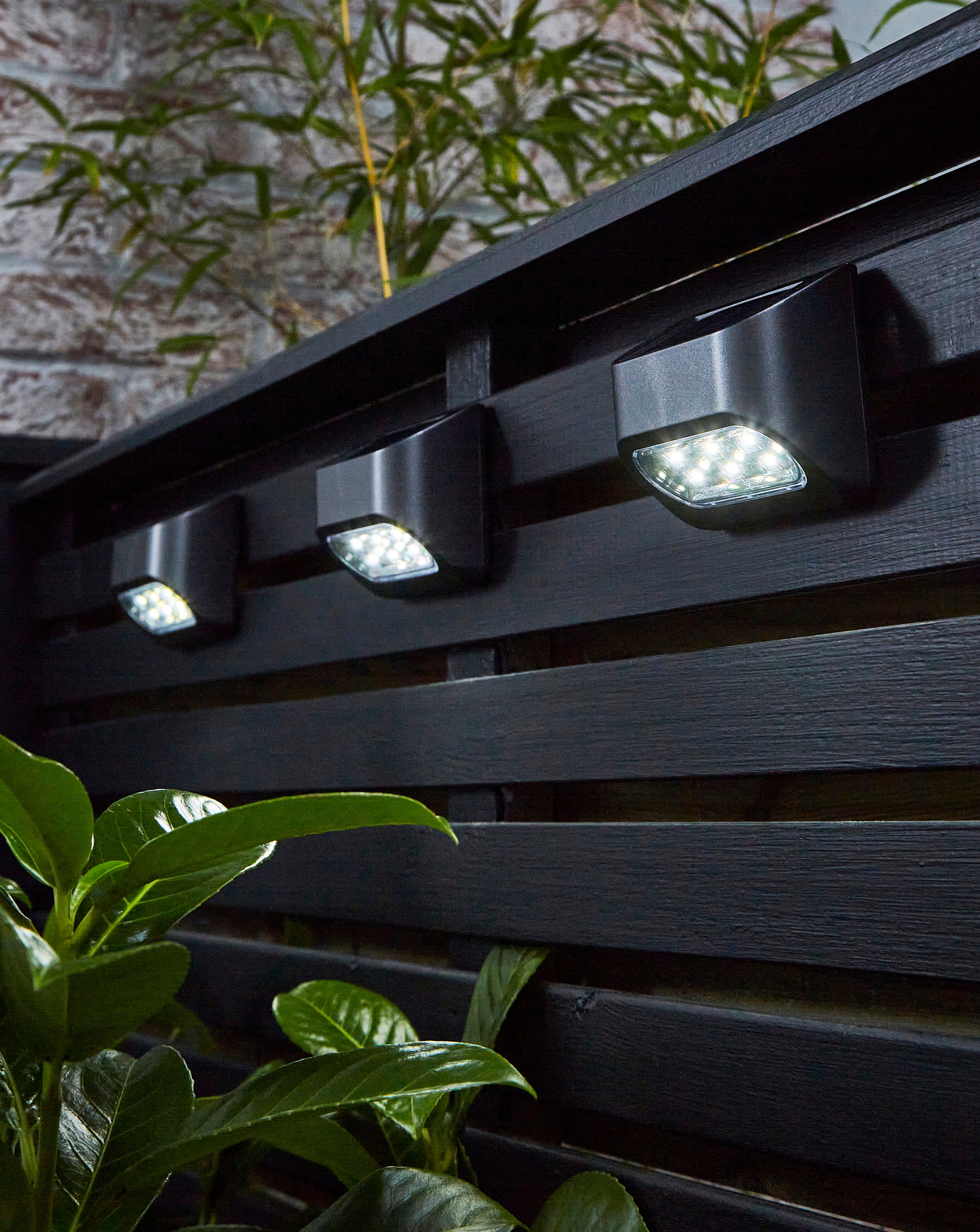 Solar garden fence lights store